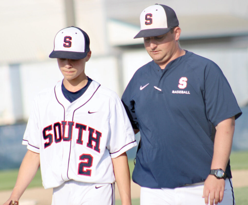 Big Reds hang on to beat Patriots in sectional tourney | News, Sports ...